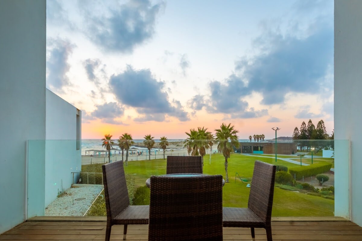 luxurious Rooms and Suites - Nahsholim Sea Side Resort