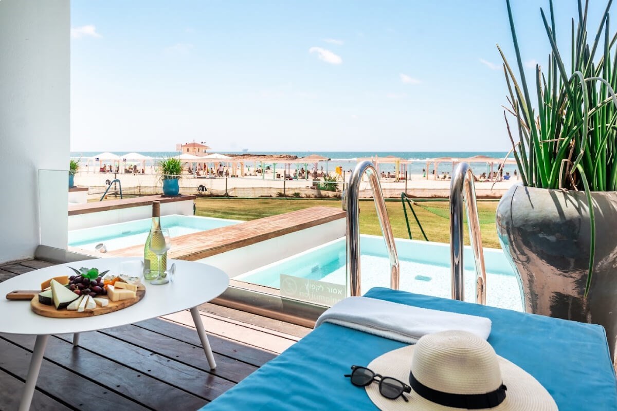 luxurious Rooms and Suites - Nahsholim Sea Side Resort